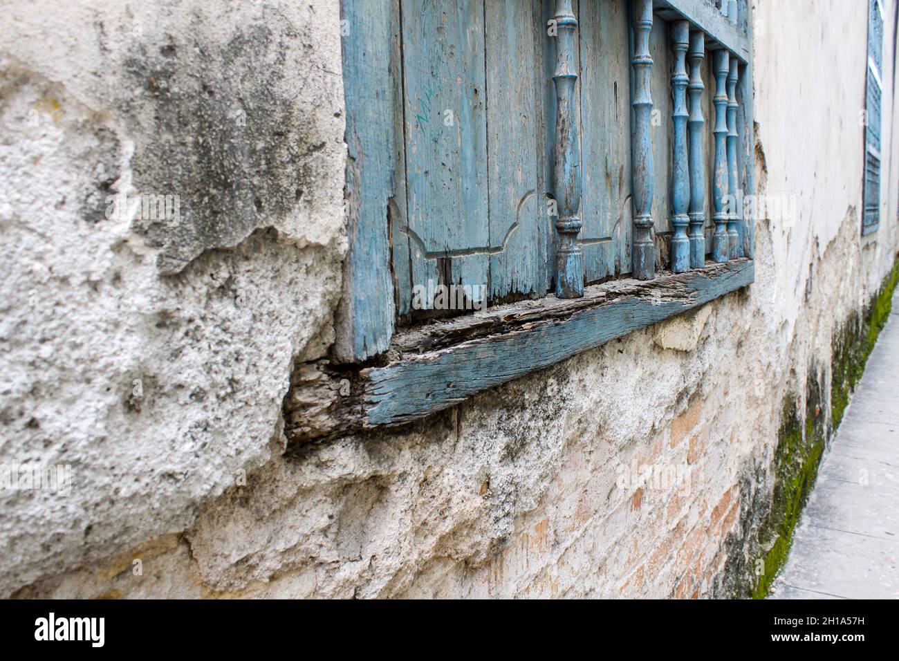 A rotten window of a house in Old Havana, Cuba Stock Photo - Alamy
