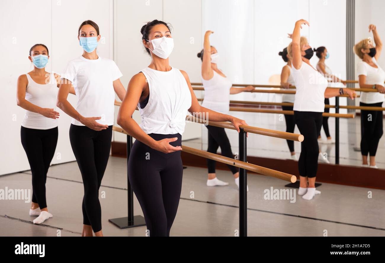 Ballet barre stand hi-res stock photography and images - Alamy