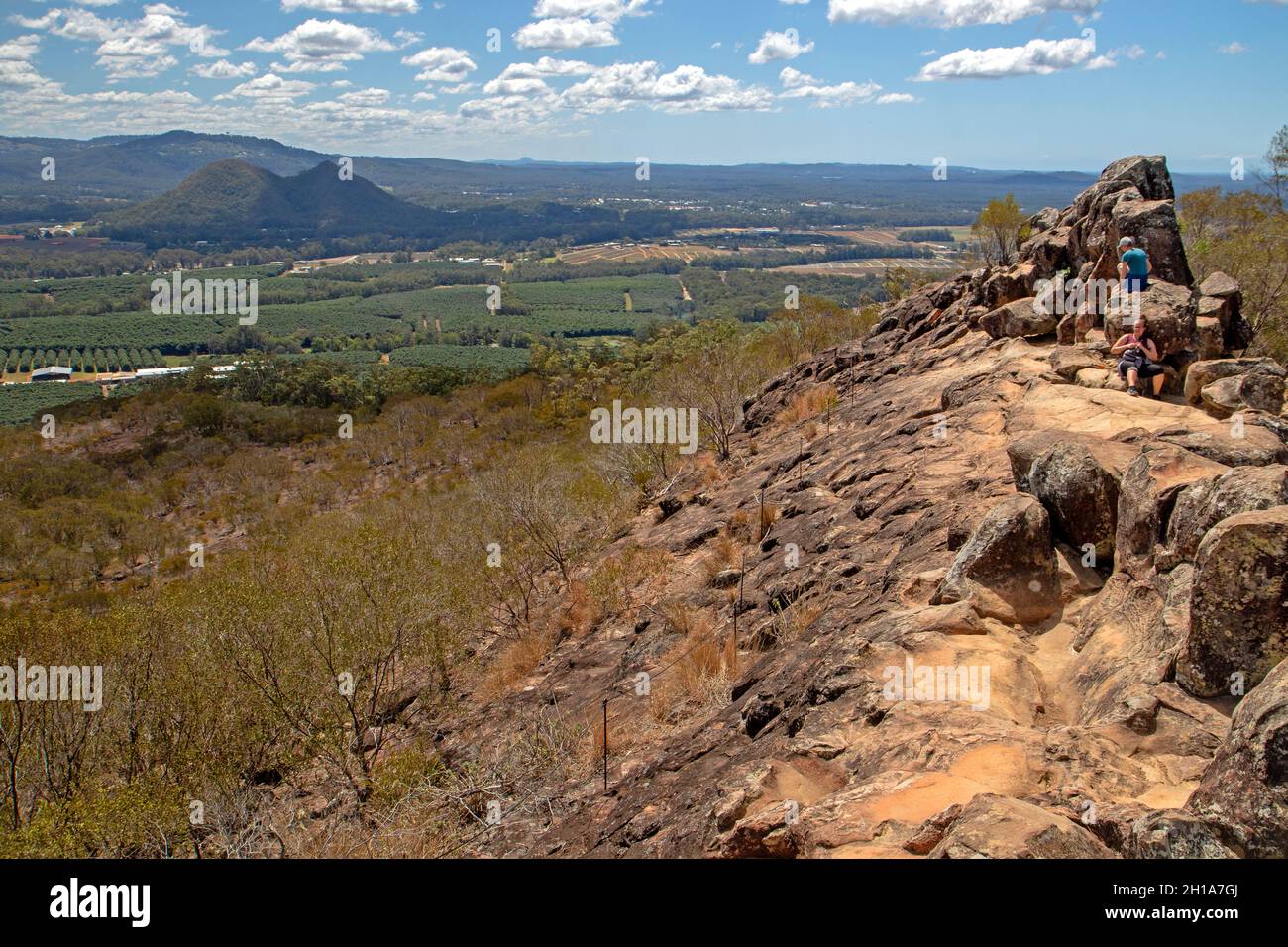 Hikers on Mt Ngungun Stock Photo - Alamy