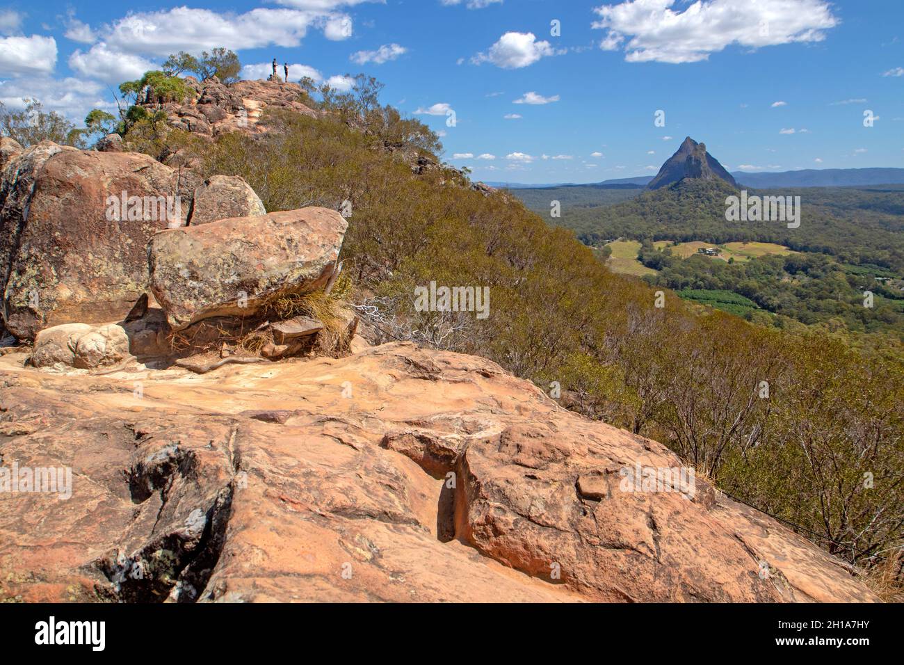 Hikers on the summit of Mt Ngungun Stock Photo - Alamy