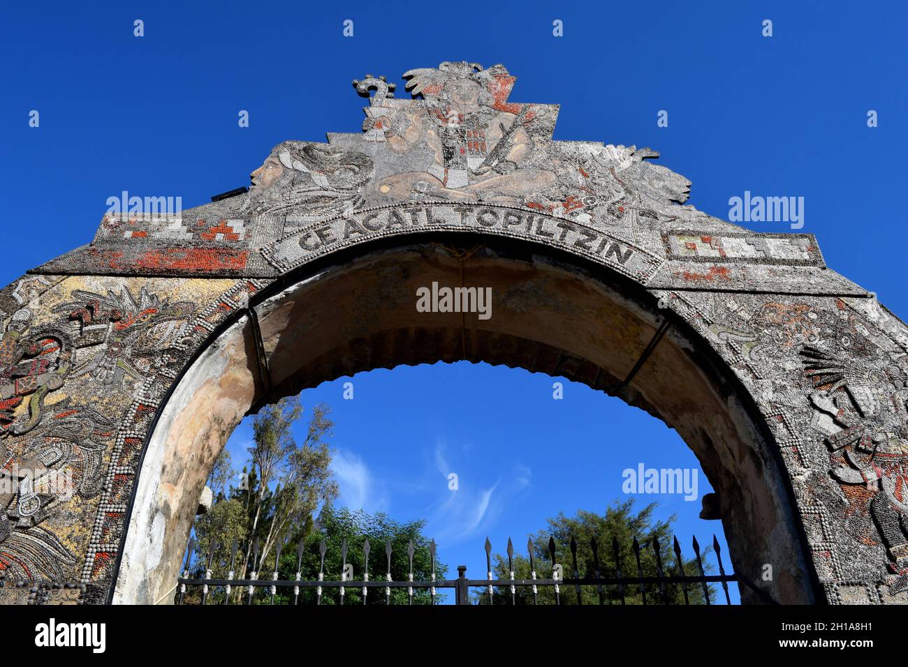 Mosaic gate in Tepoztlan, magic city, Mexico Stock Photo - Alamy
