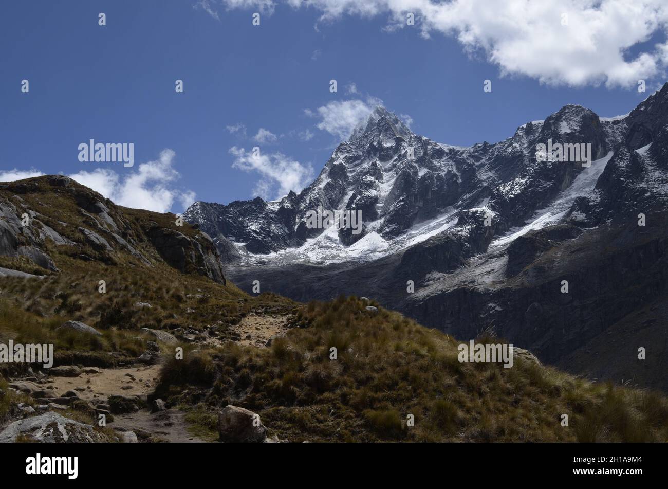 Nevado Taulliraju, Cordillera Blanca, Peru Stock Photo - Alamy