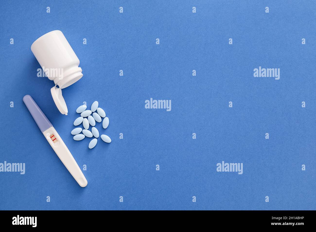 Medicine vitamin pregnancy test hi-res stock photography and images - Alamy