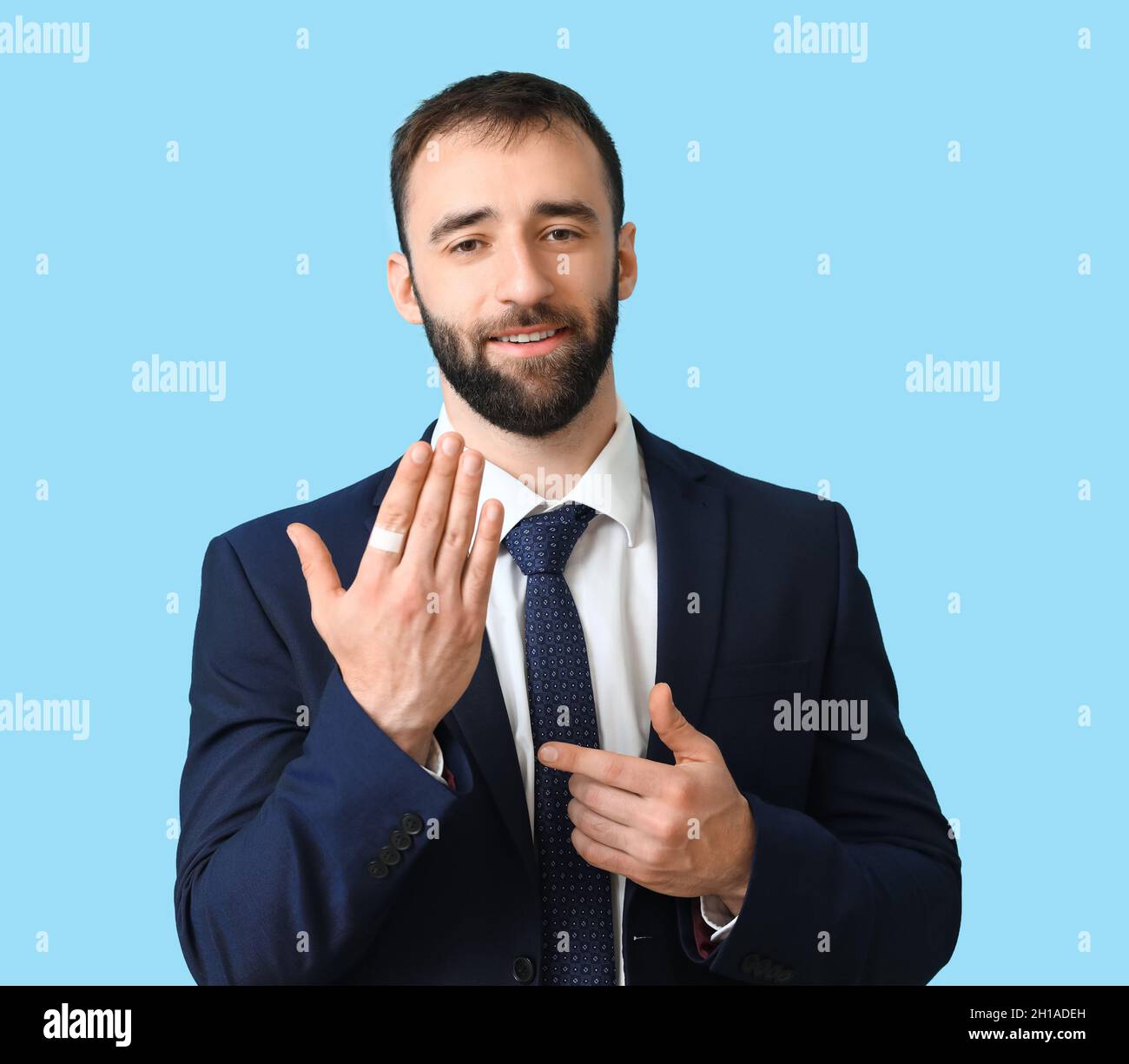 Applying plaster finger medical hi-res stock photography and images - Alamy