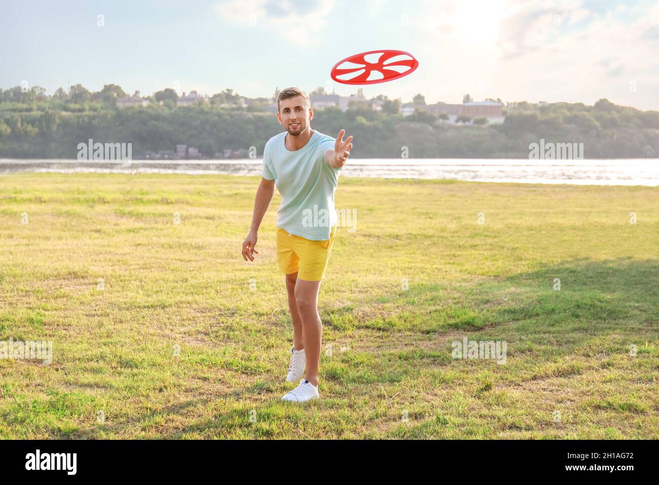 Ultimate frisbee catching hi-res stock photography and images - Alamy