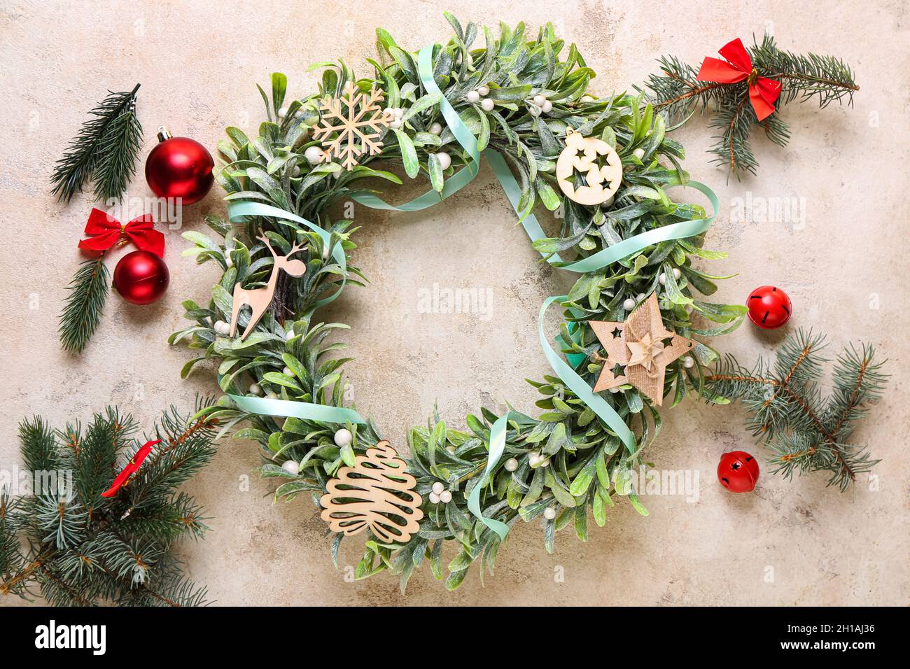 Beautiful mistletoe wreath on grunge background Stock Photo - Alamy