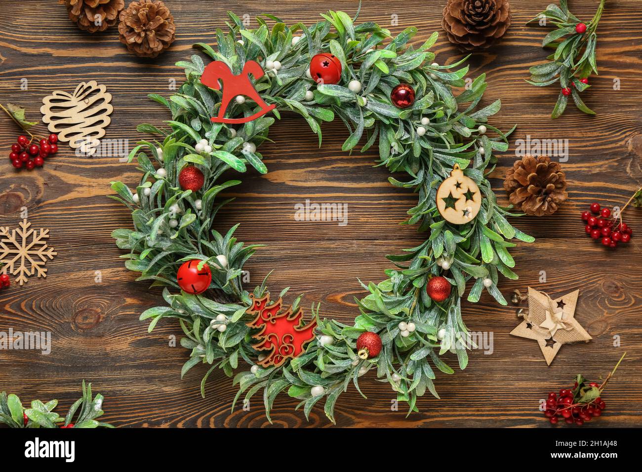 Beautiful mistletoe wreath on wooden background Stock Photo - Alamy