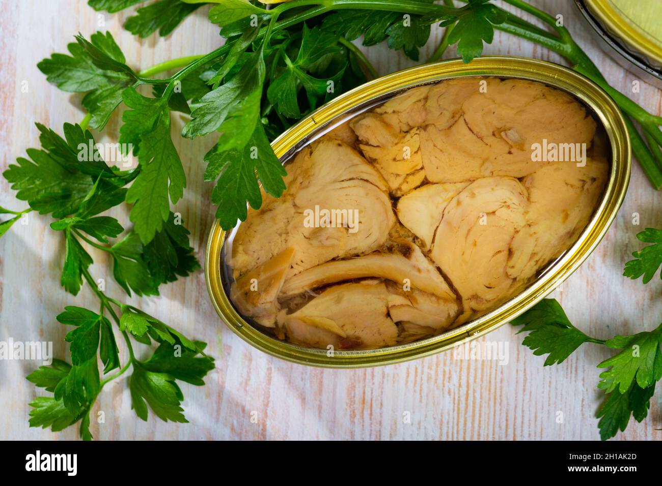 Tuna in oil with lemon and greens Stock Photo - Alamy