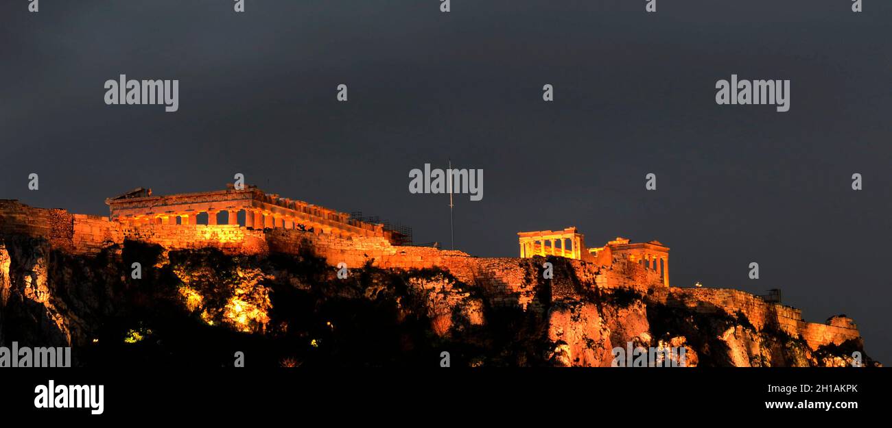 The Acropolis and the old town ( Plaka ) of Athens at night Stock Photo ...