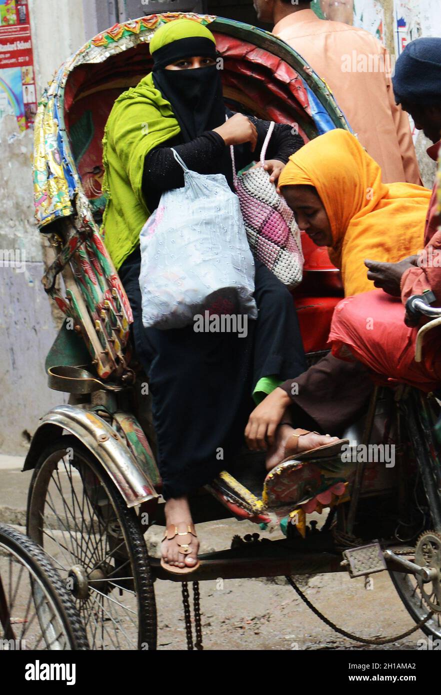 Veiled women riding on a cycle rickshaw in Dhaka, Bangladesh Stock ...