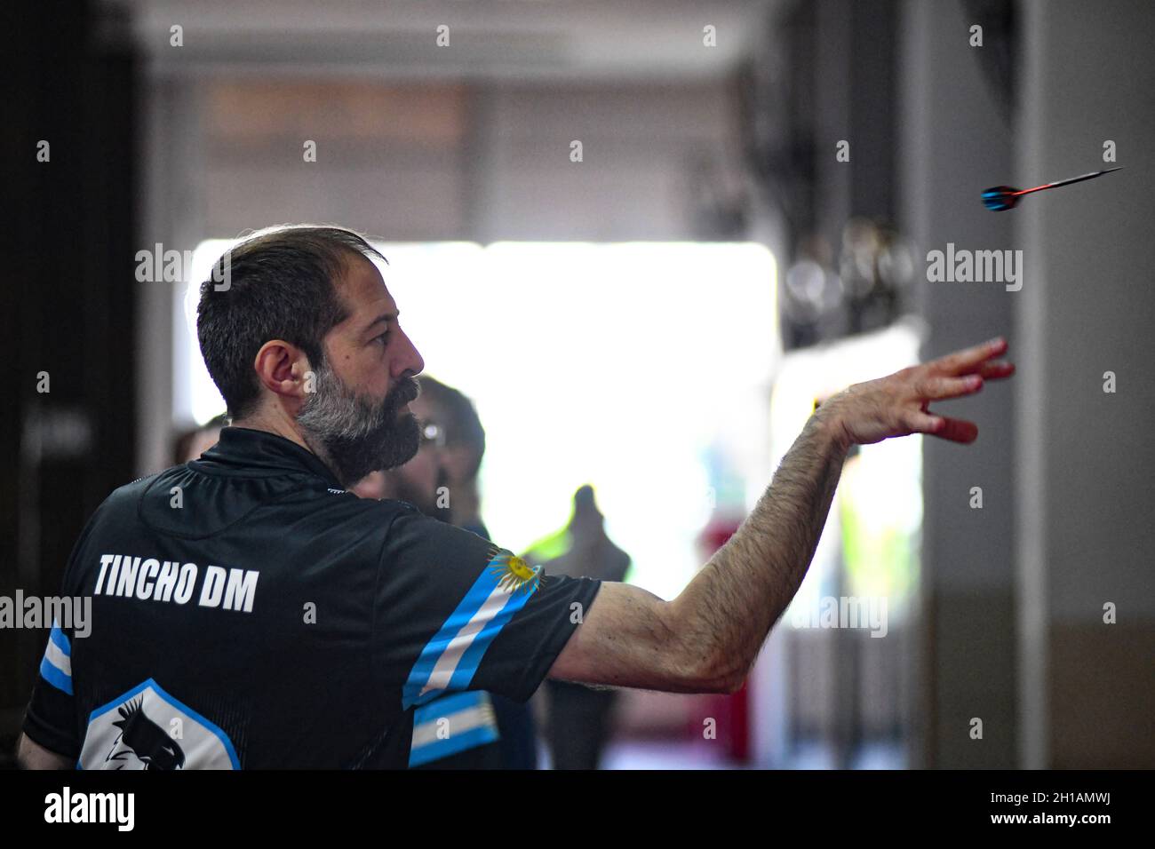 Darts player tournament hi-res stock photography and images - Alamy
