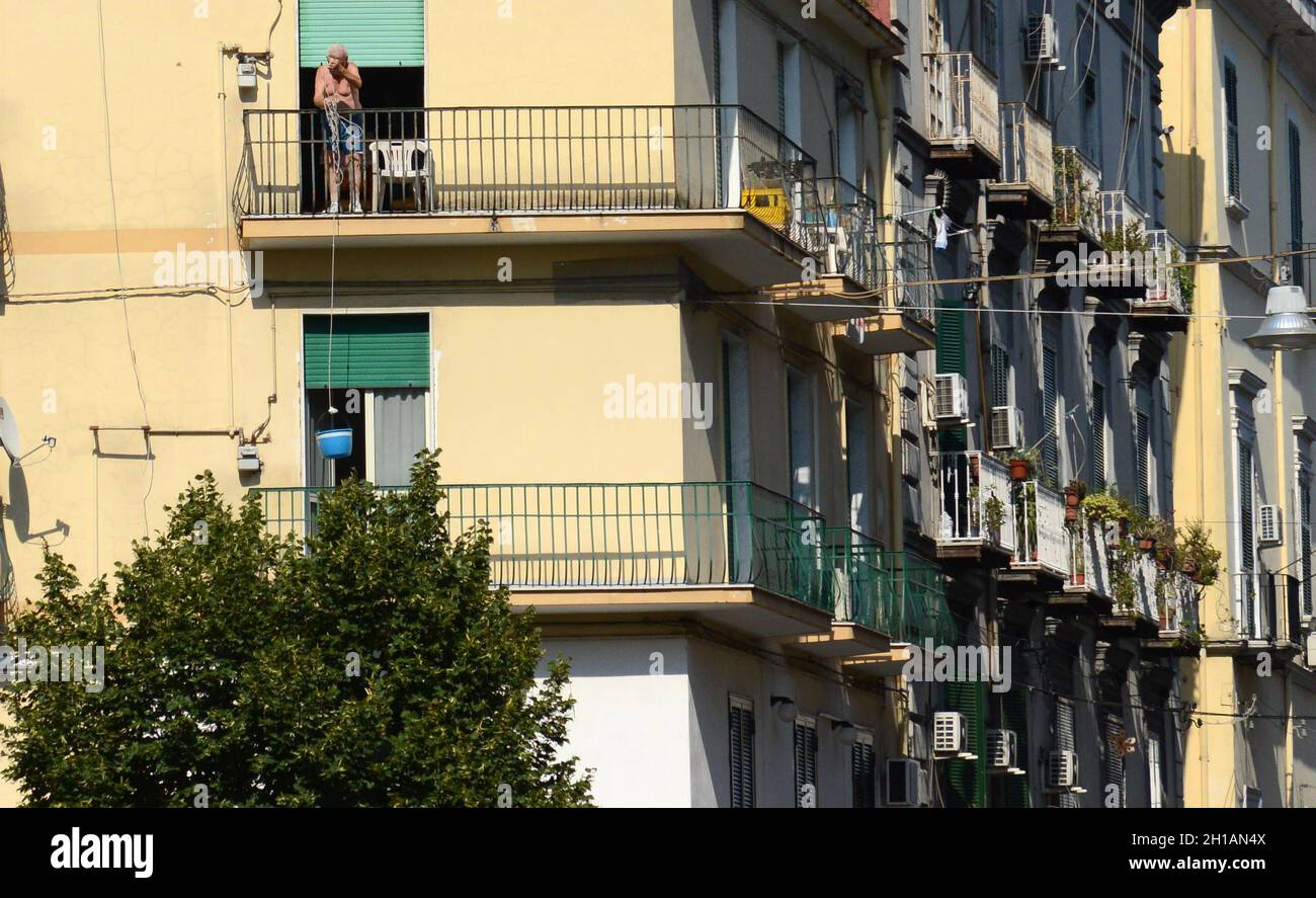 Man lowering a bucket hi-res stock photography and images - Alamy