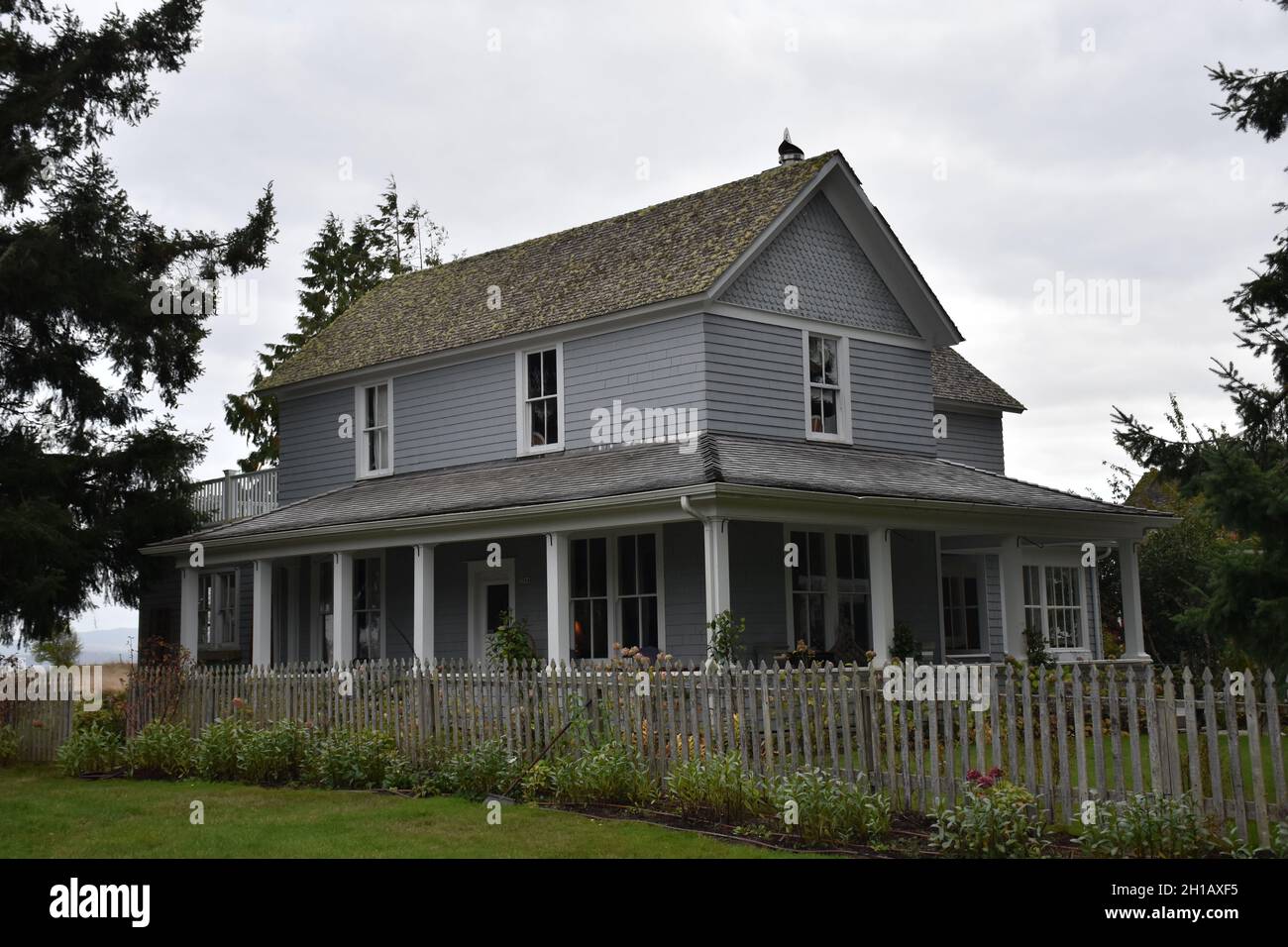 The Stoner House in the historic village of Oysterville on Willapa Bay ...