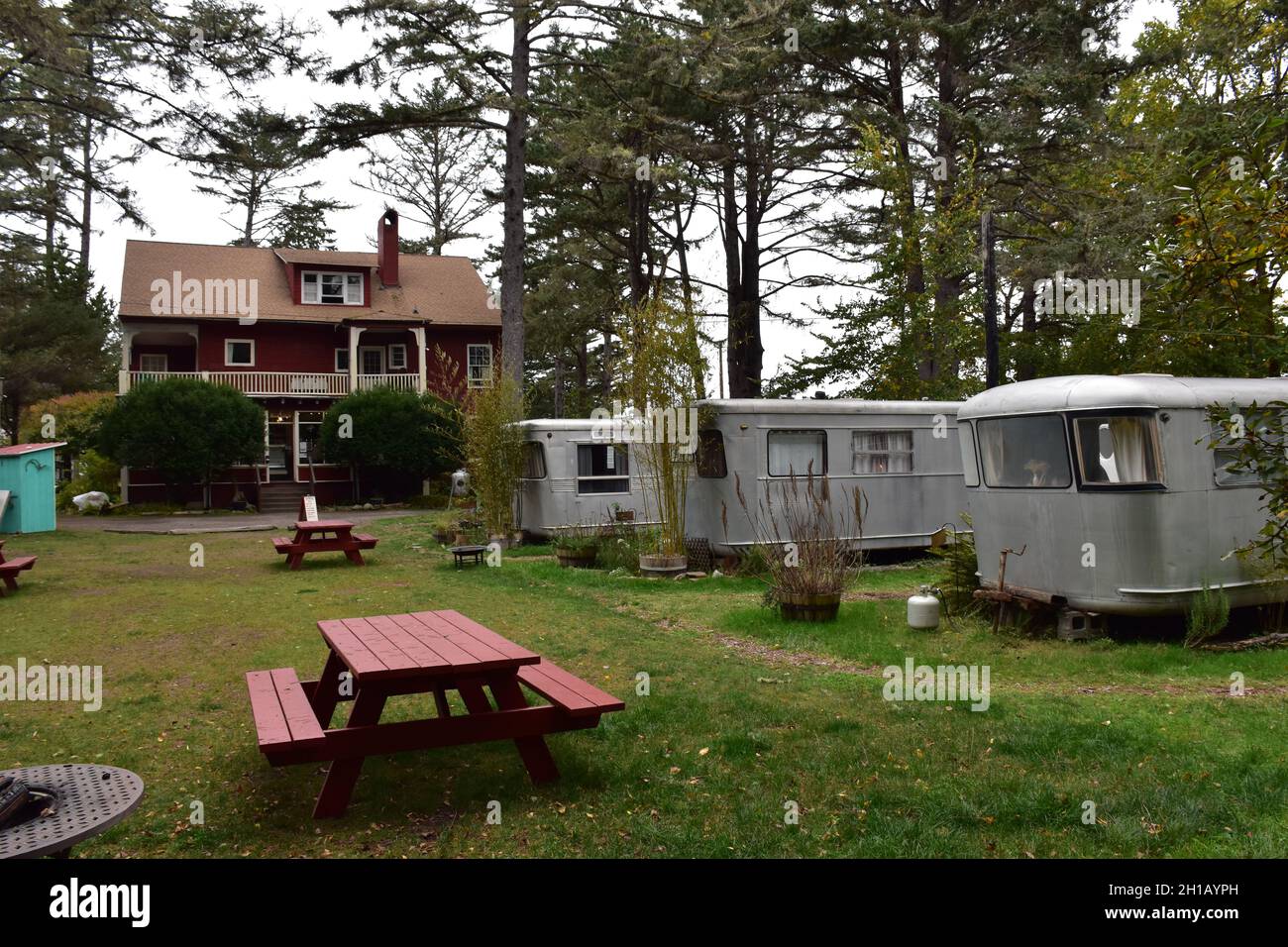 Vintage aluminium metal trailers at Sou'wester Historic Lodge & Vintage ...