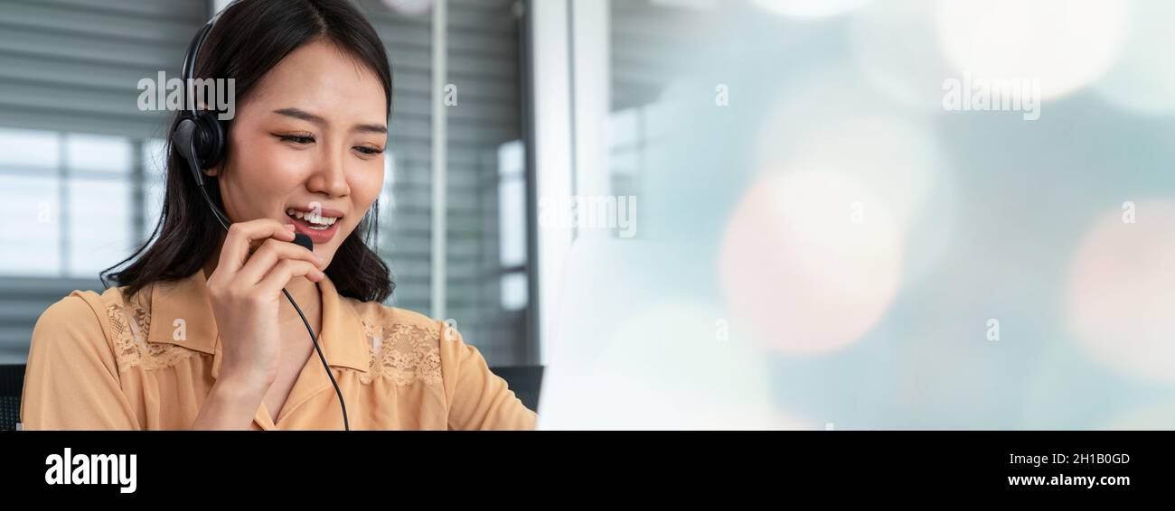 Asian chinese call center agent hi-res stock photography and images - Alamy