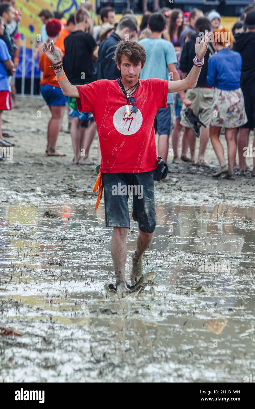 Dirty mud male guy hi-res stock photography and images - Alamy