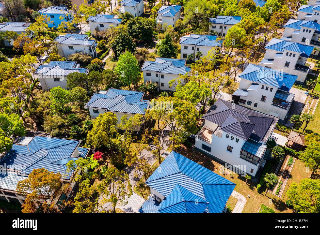 Residential building in suburbs hi-res stock photography and images - Alamy