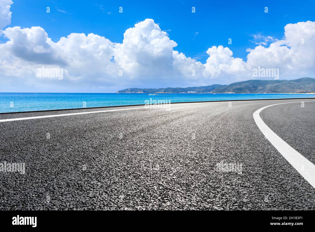 Sunny day and sea and road hi-res stock photography and images - Alamy