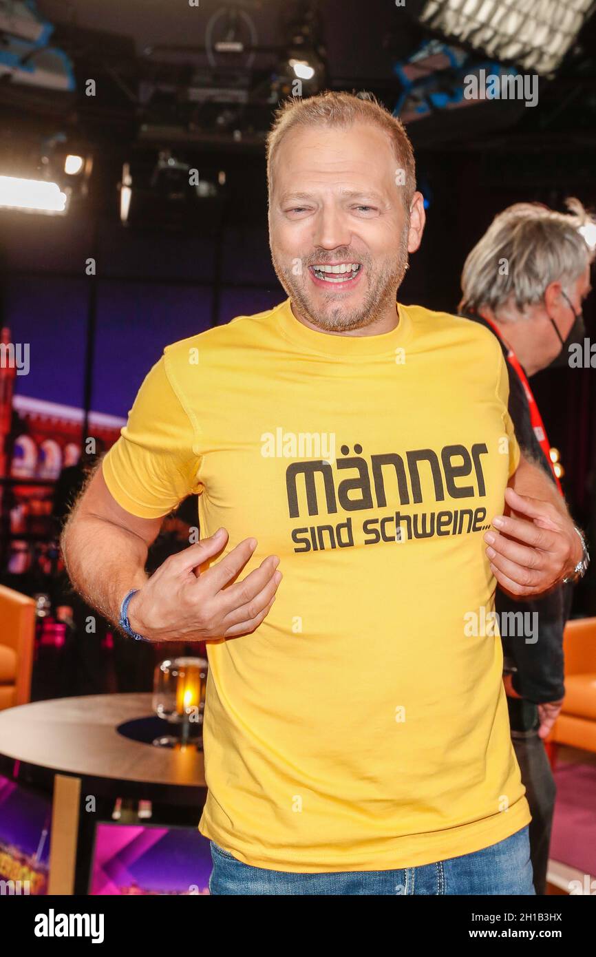 Berlin, Germany. 15th Oct, 2021. Mario Barth is at the photo shoot in ...