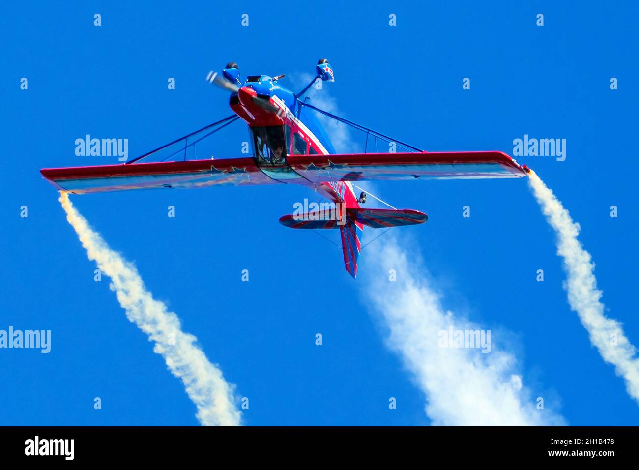 Champion decathlon airplane hi-res stock photography and images - Alamy