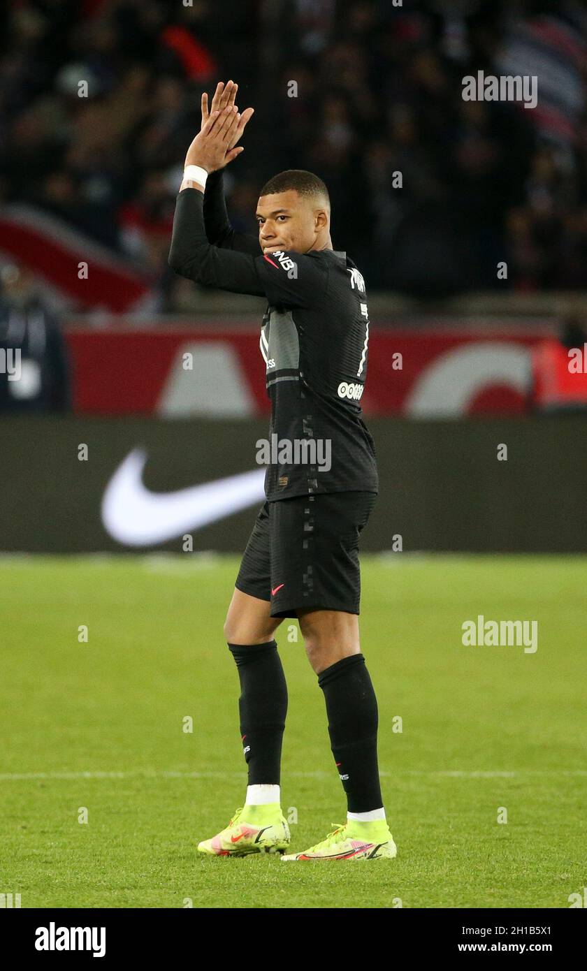 Standing ovation sport hi-res stock photography and images - Alamy