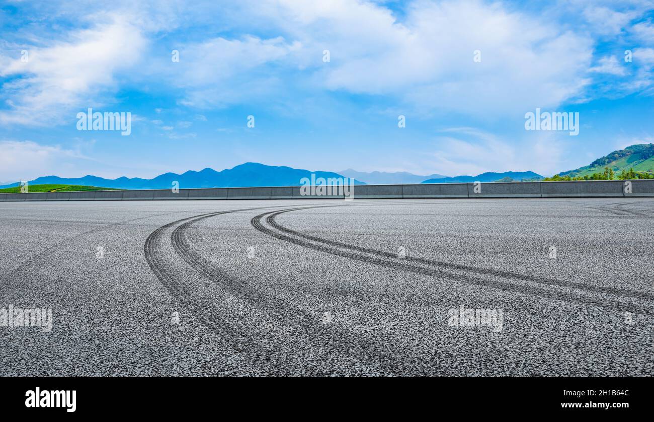 Highway with nature landscape hi-res stock photography and images - Alamy