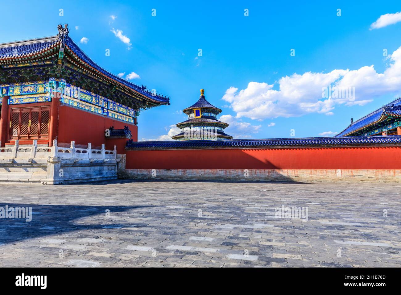 Red wall temple hi-res stock photography and images - Alamy
