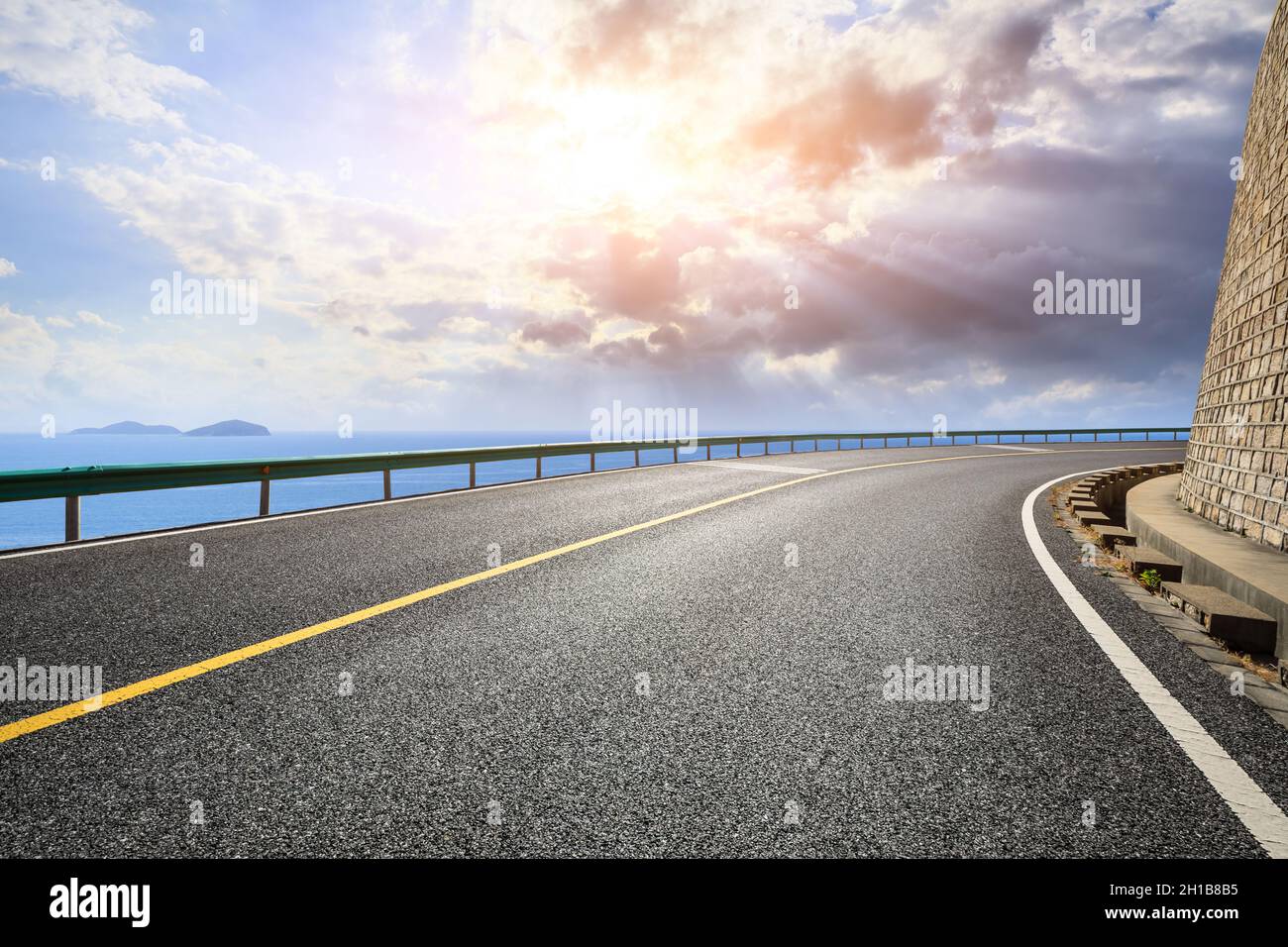 Horizon asphalt transport curve hi-res stock photography and images - Alamy