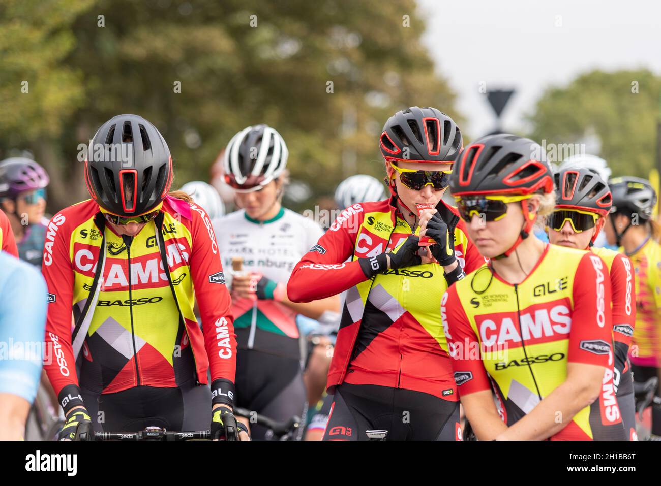 Cyclist eating race hi-res stock photography and images - Alamy