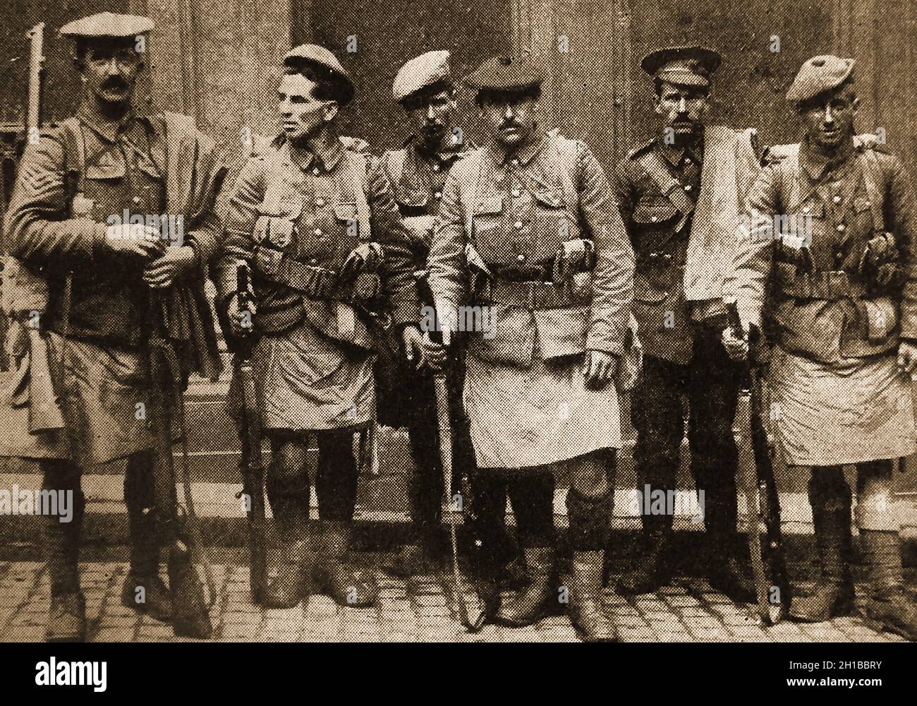 Kilted scottish soldiers in scotland having just returned from the hi ...