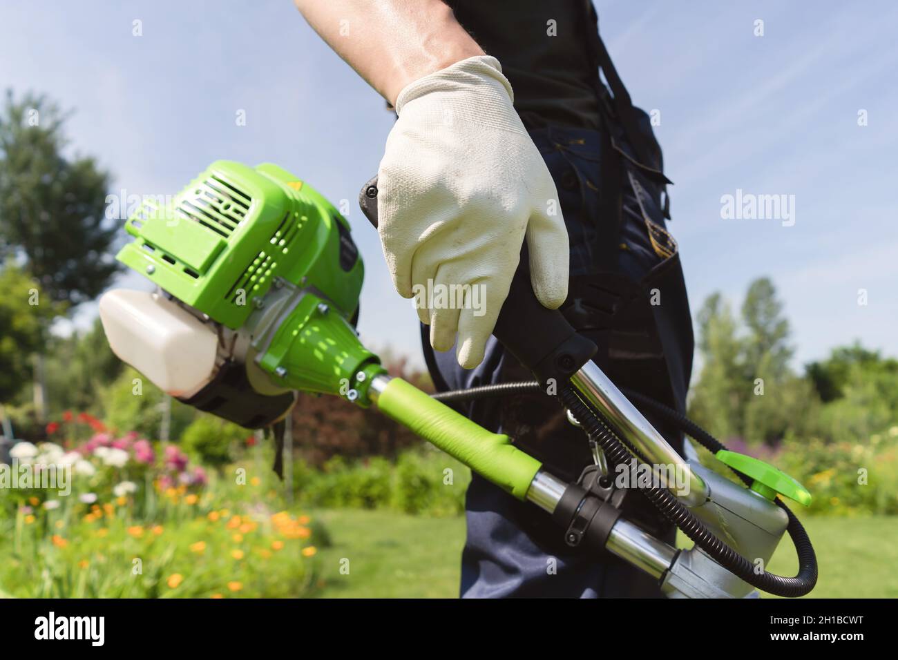 Manual hand grass cutter hi-res stock photography and images - Alamy