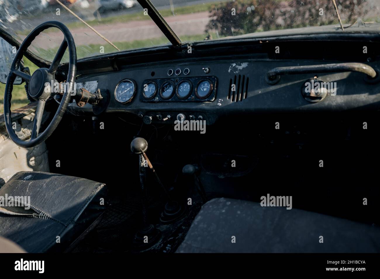 Rusty car dashboard speedometer hi-res stock photography and images - Alamy