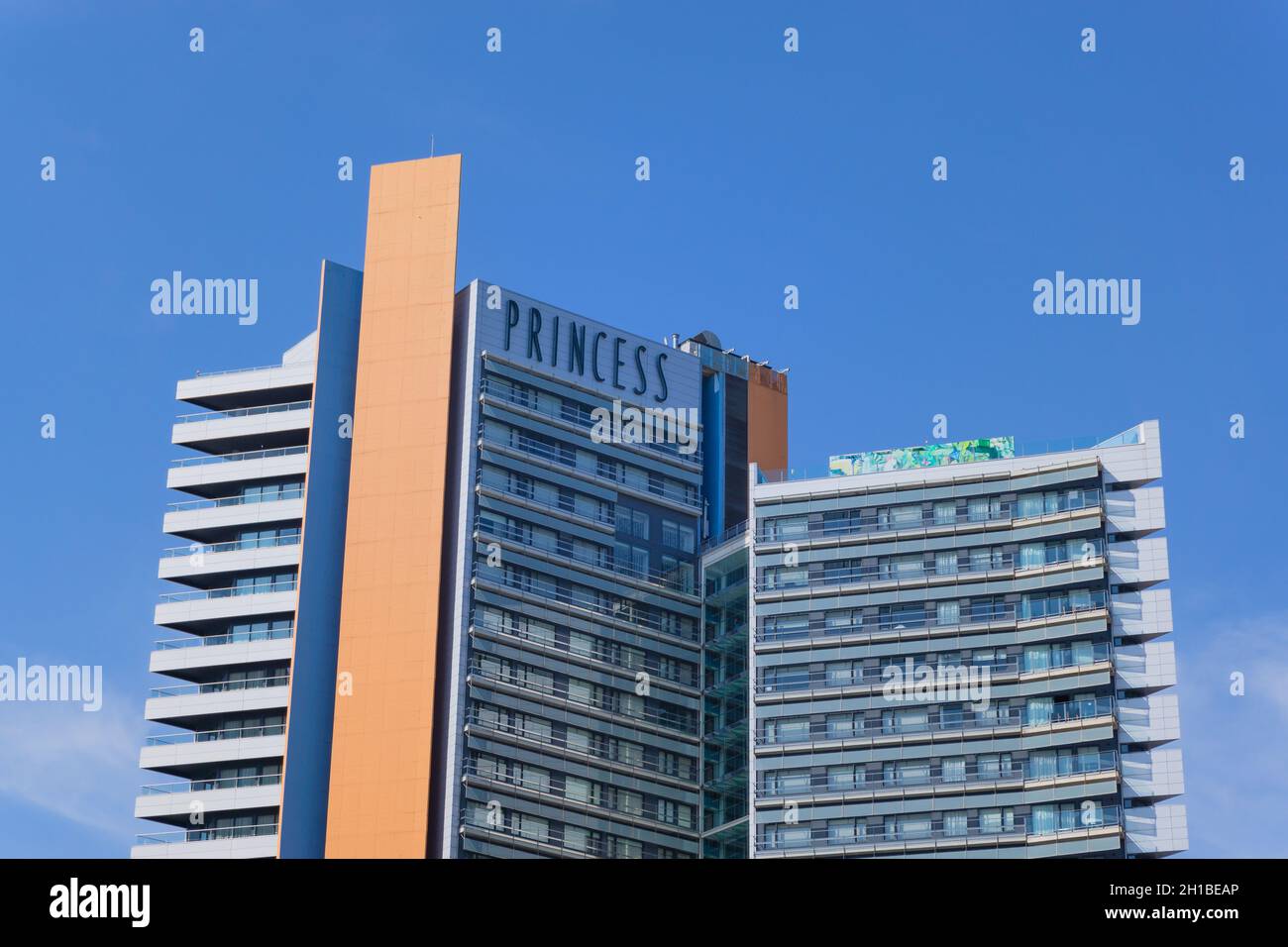 Outdoor design modern skyscrapers hi-res stock photography and images ...