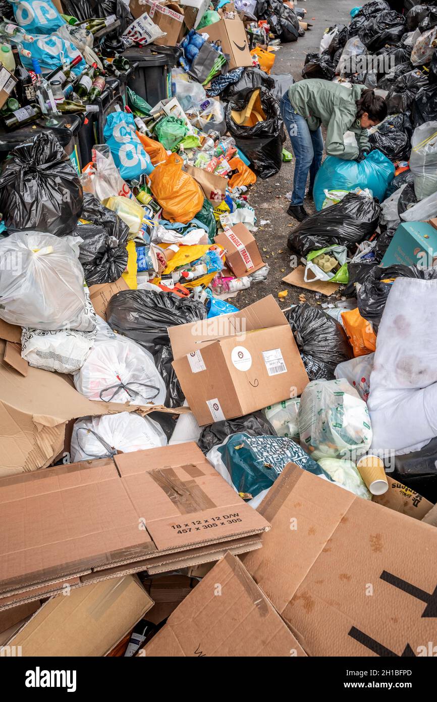 Huge piles of rubbish hi-res stock photography and images - Alamy