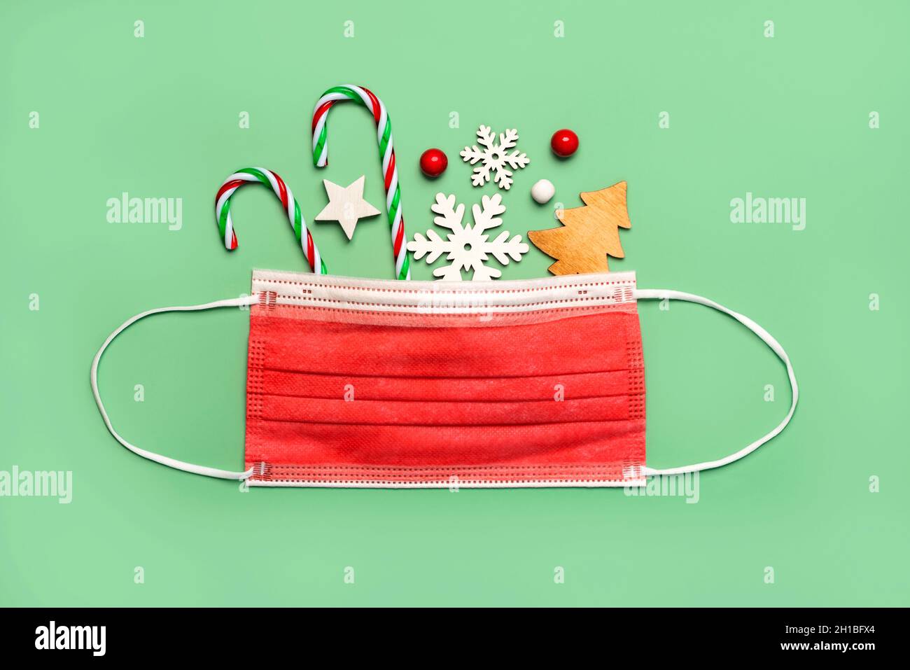 Merry Christmas. Red protective surgical mask with christmas ...