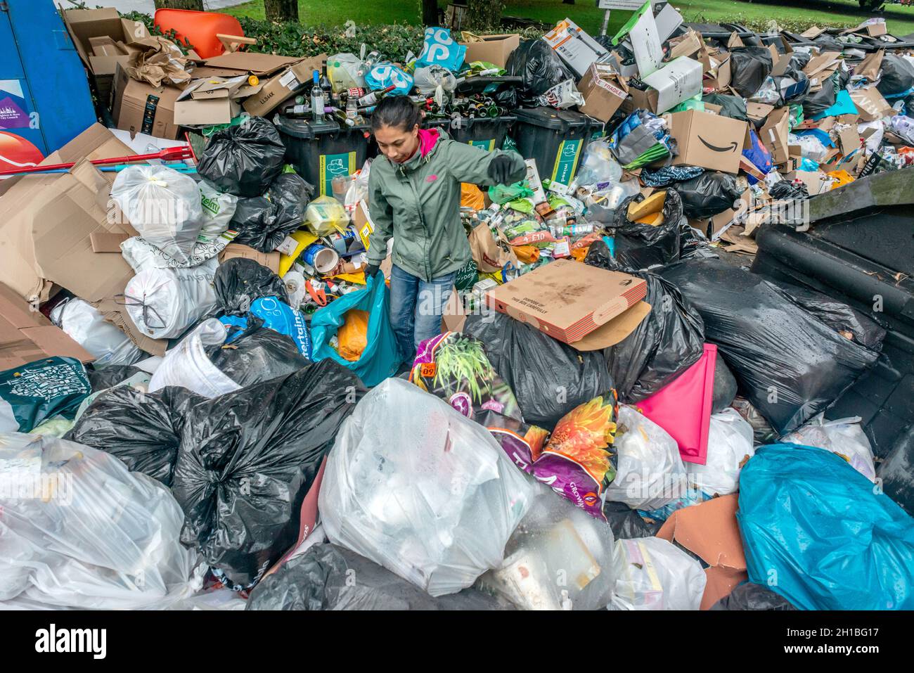 Brighton, October 16th 2021: The refuse workers' strike in Brighton is ...
