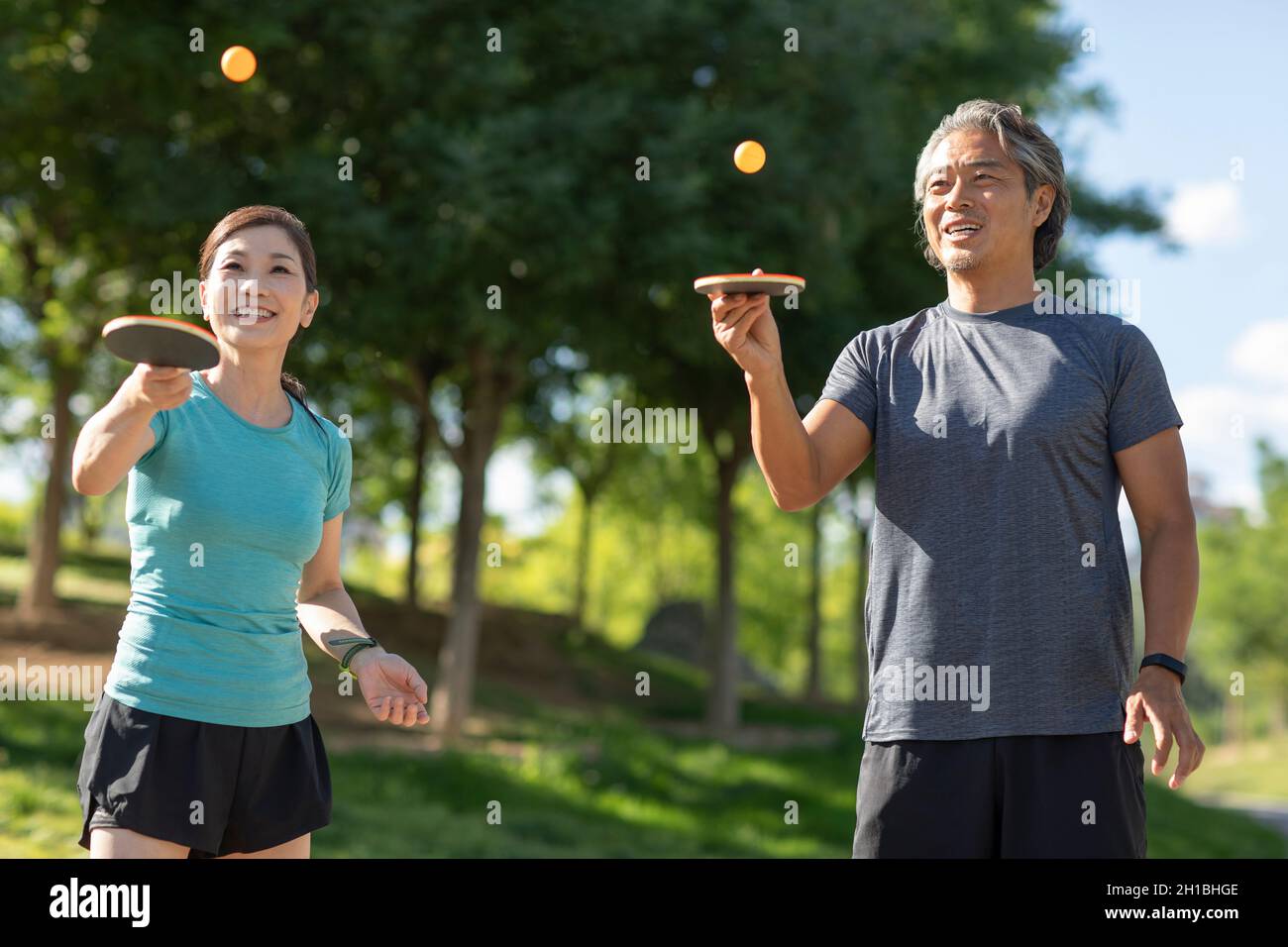Couple playing table tennis hi-res stock photography and images - Alamy