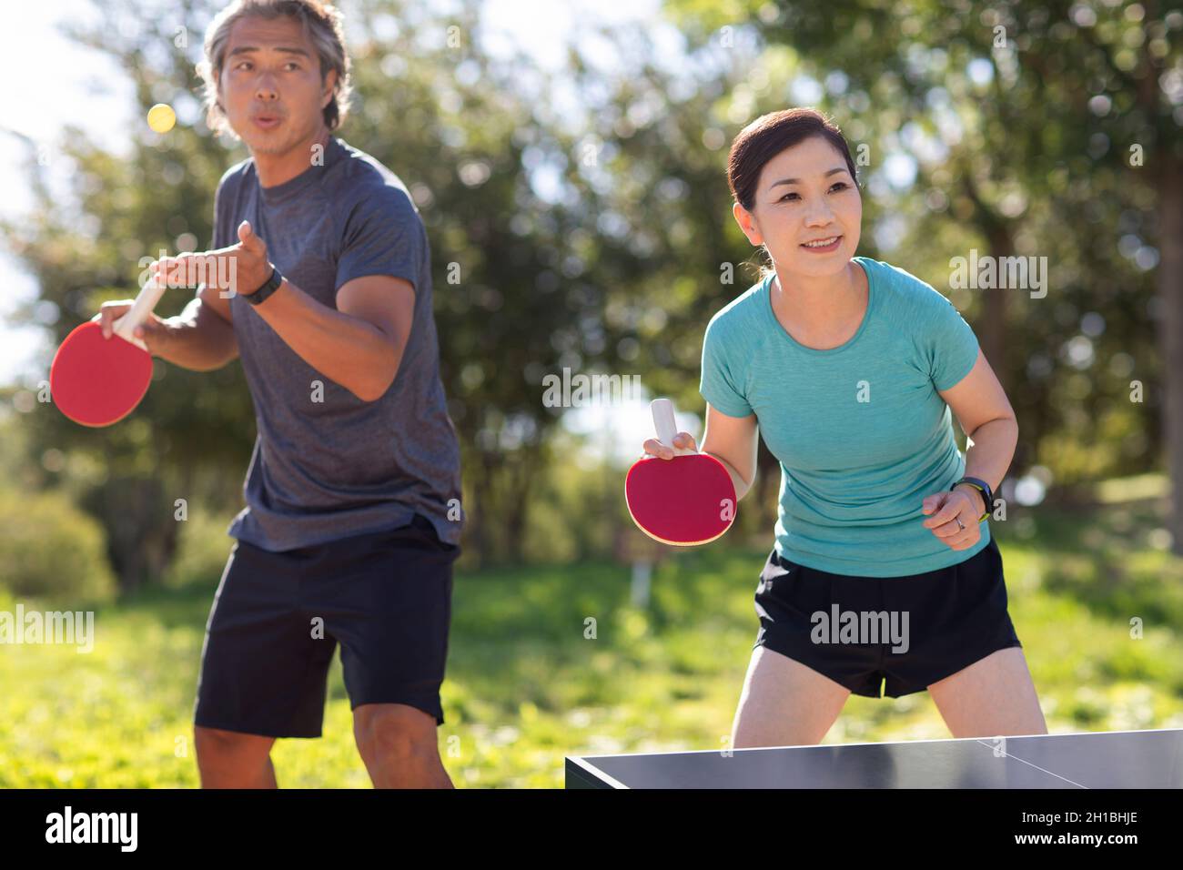 Couple playing table tennis hi-res stock photography and images - Alamy