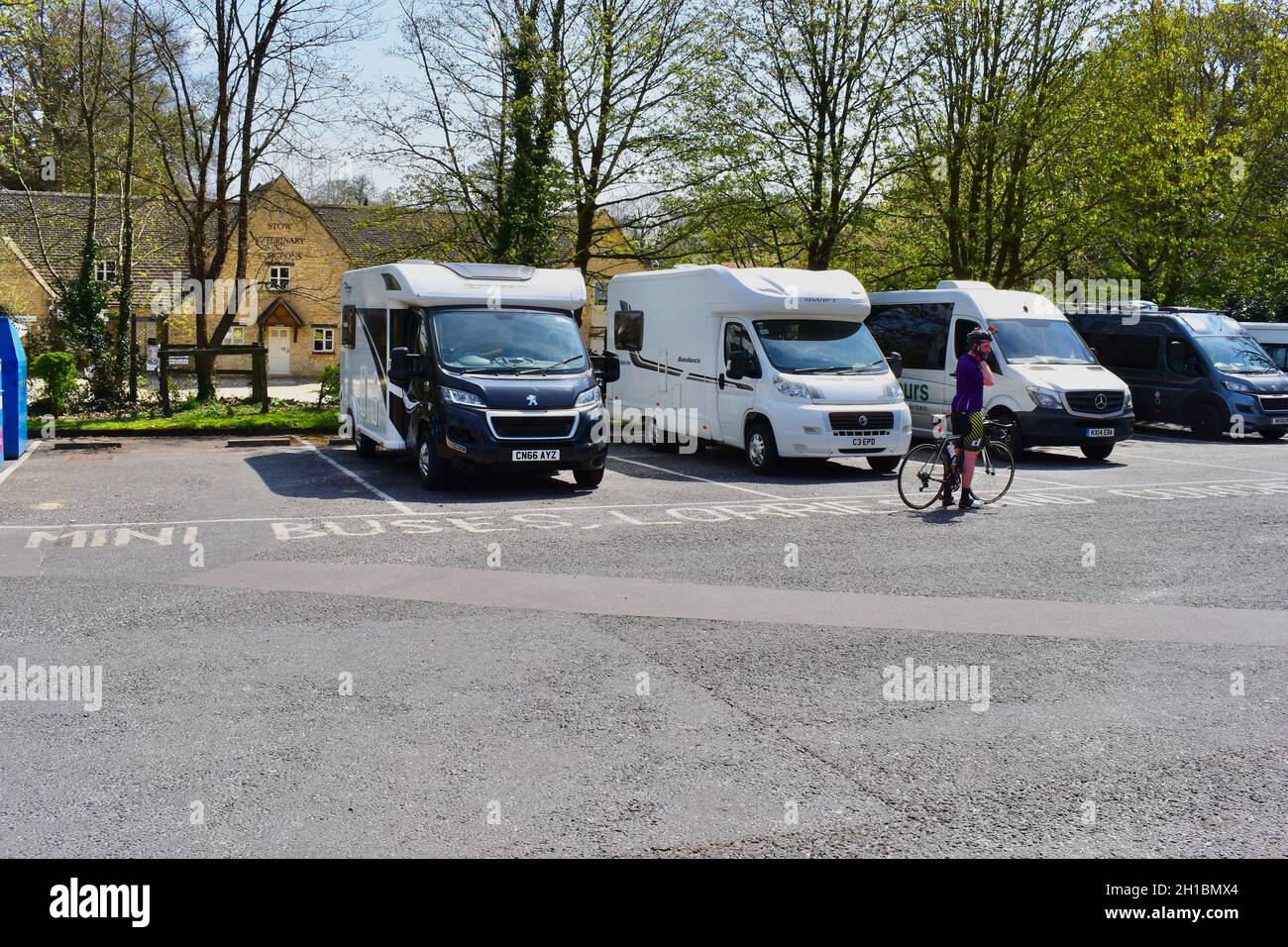A row of motorhomes parked in a car park in Stow-on-the-Wold Stock ...