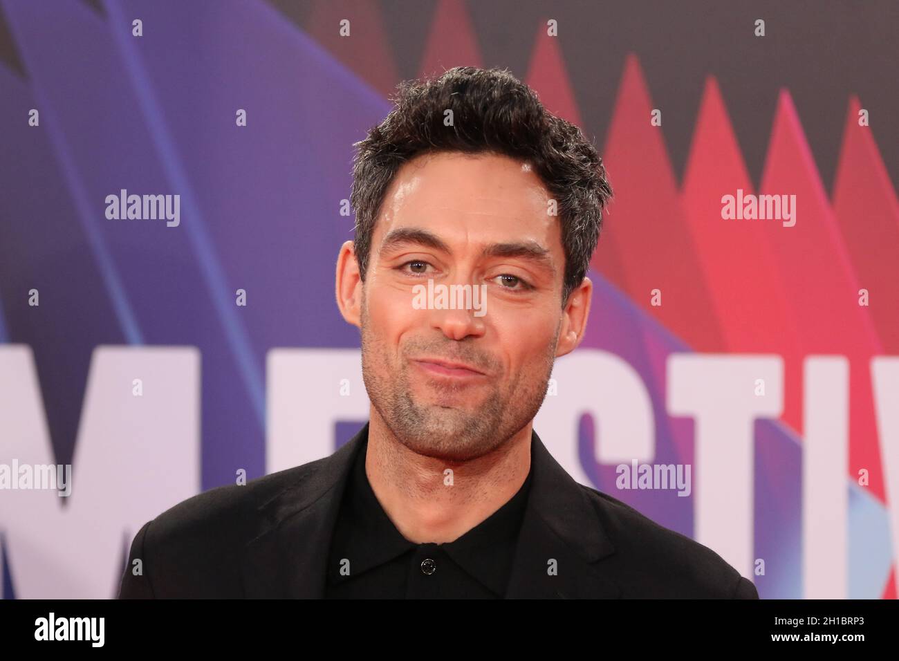 Alex hassell hi-res stock photography and images - Alamy
