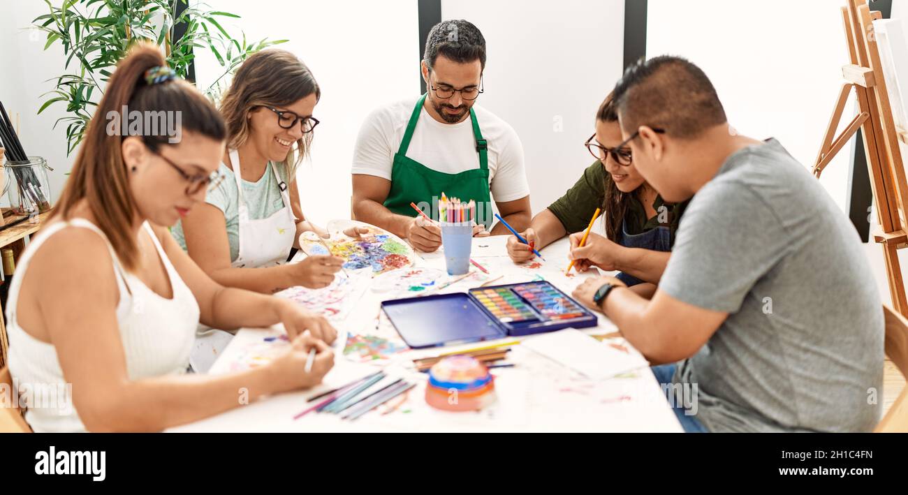 Group of draw students sitting on the table drawing at art studio Stock ...