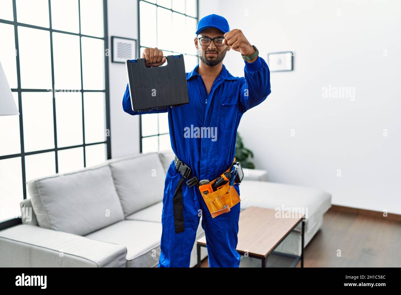 Indian repair man with box hi-res stock photography and images - Alamy