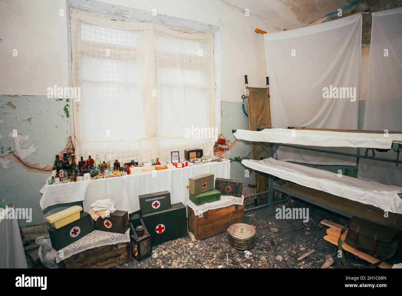 Surgical equipment historical hi-res stock photography and images - Alamy