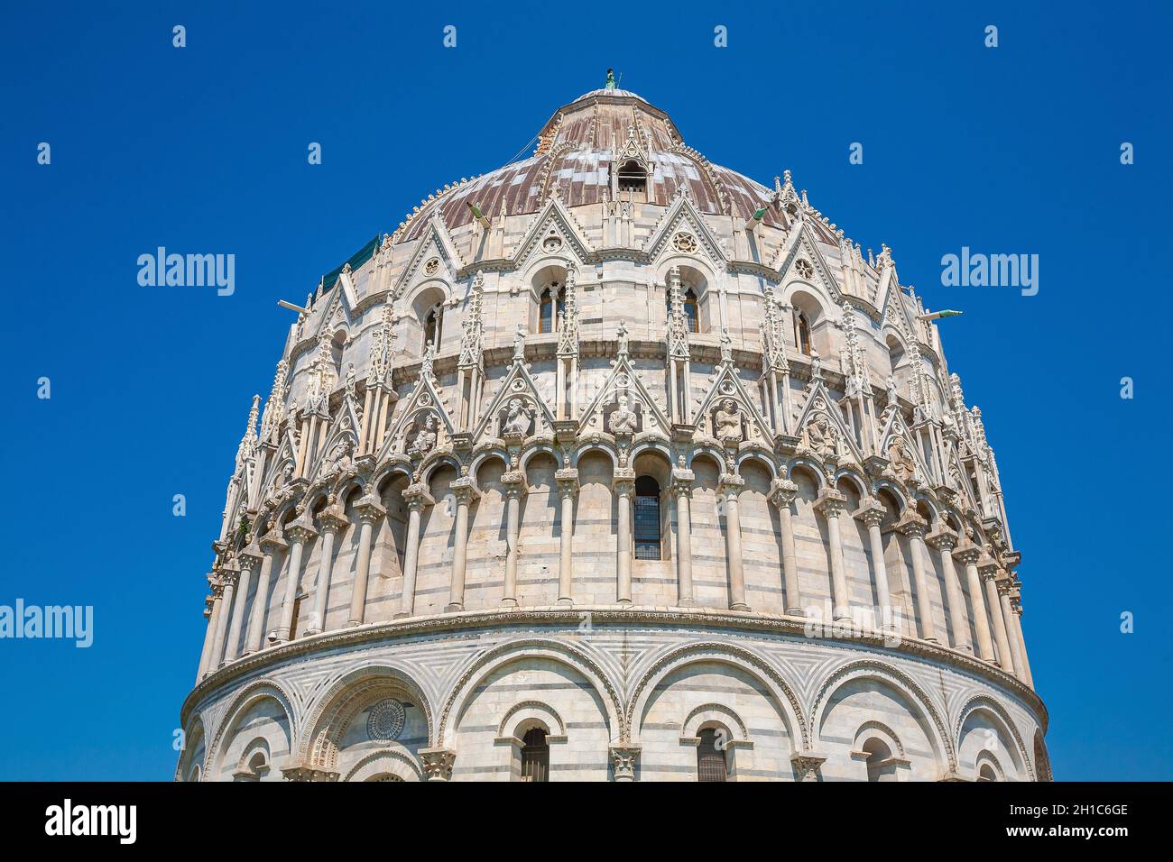 Cathedral Square (Piazza del Duomo), Pisa city downtown skyline ...