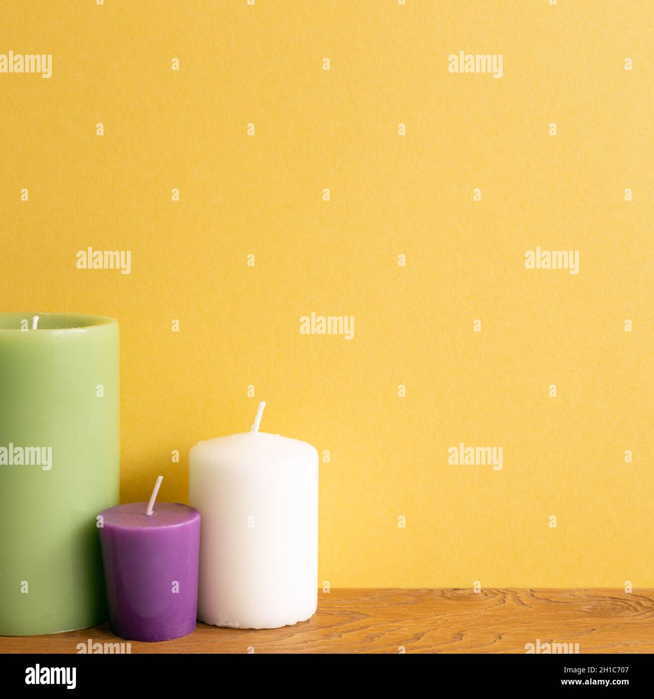 Color candles hi-res stock photography and images - Alamy