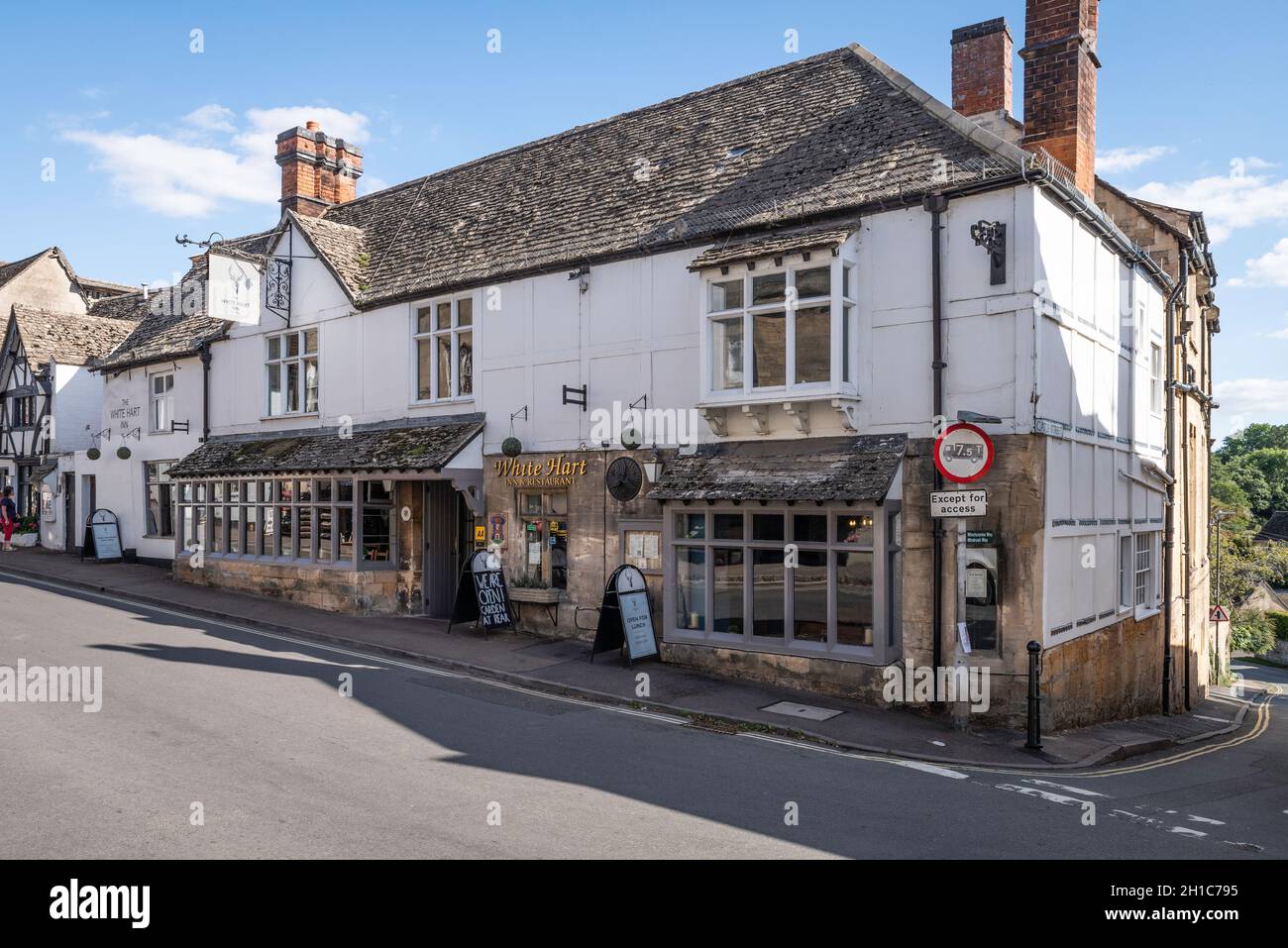 White hart restaurant hi-res stock photography and images - Alamy