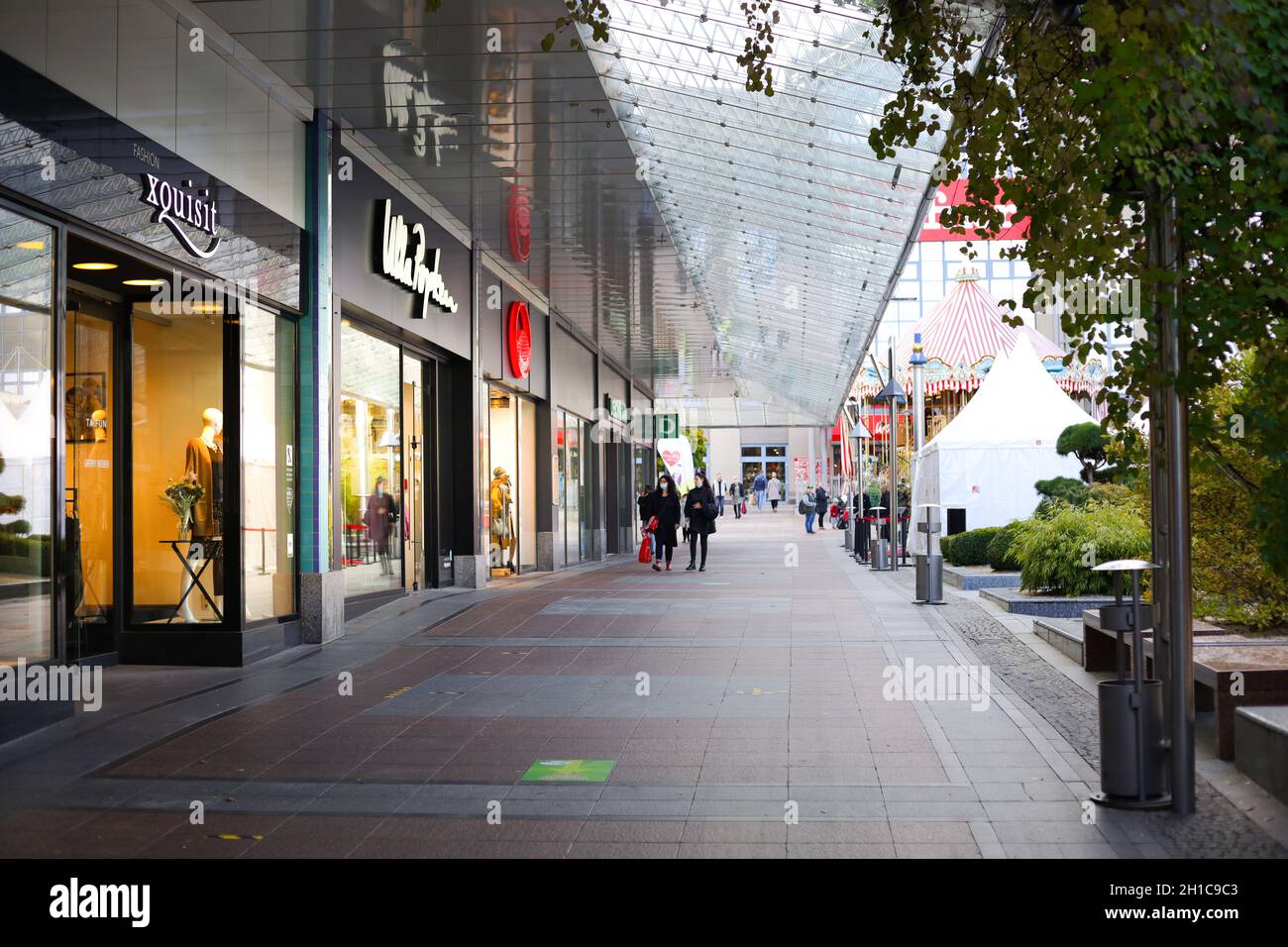 Mall Access High Resolution Stock Photography and Images - Alamy