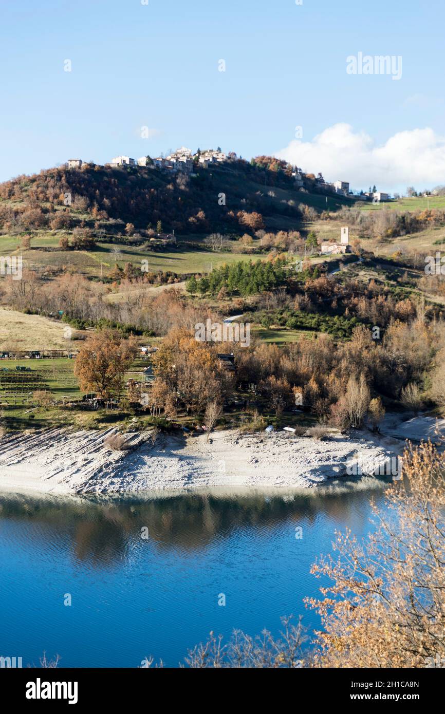 Lago di fiastra hi-res stock photography and images - Alamy