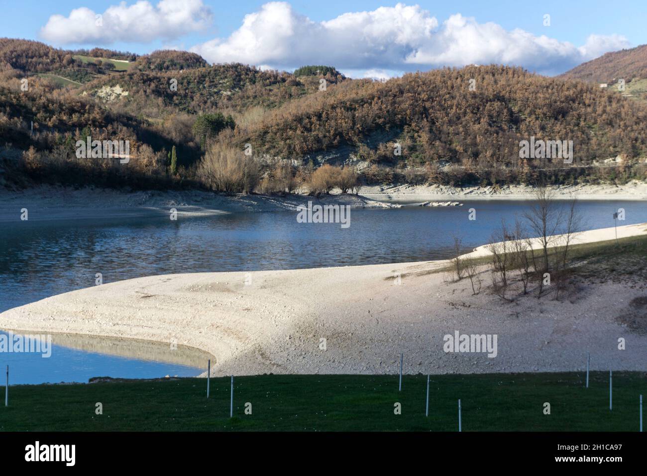 Lago di fiastra hi-res stock photography and images - Alamy