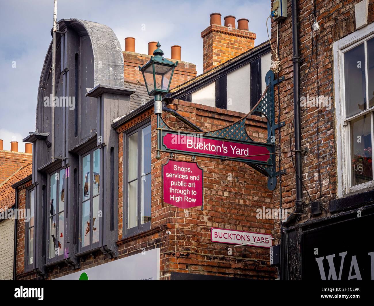 Bucktons yard sign hi-res stock photography and images - Alamy